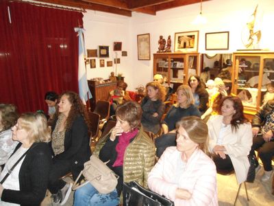 LA LOBENSE ANDREA LAGOS BRINDÓ UNA INTERESANTE CHARLA SOBRE YOGA Y ...