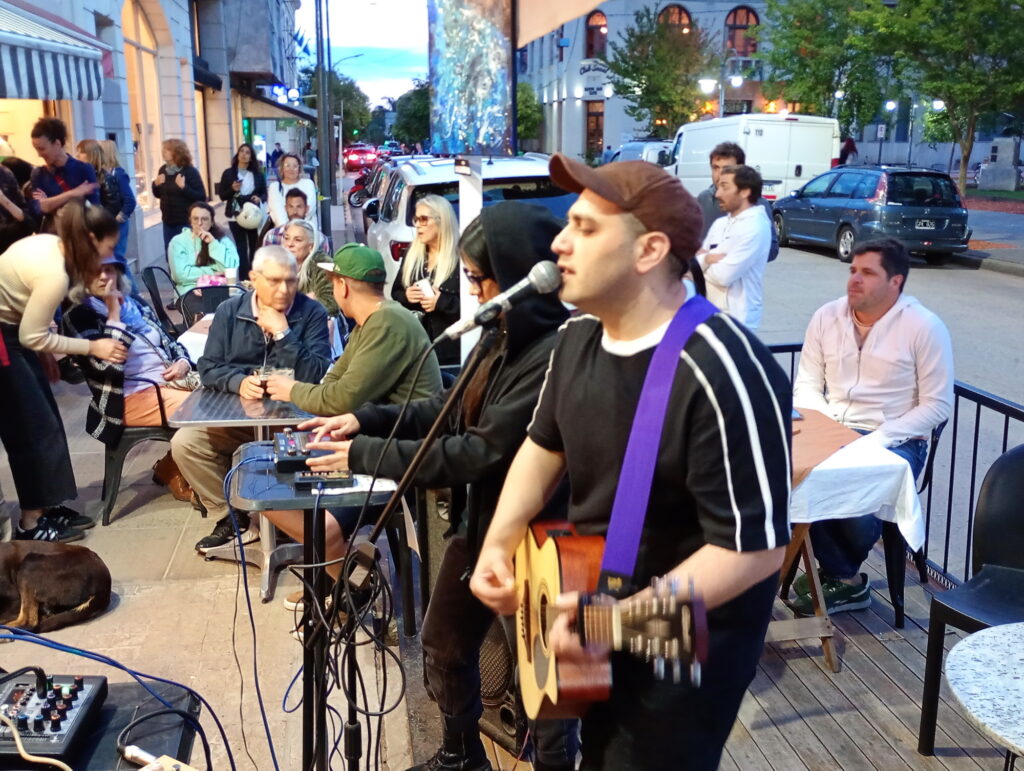 EXCELENTE SHOW DE DAVID «MACHINGO» DÍAZ EN SANTO PAN: EL PÚBLICO COLMÓ LAS INSTALACIONES Y ...